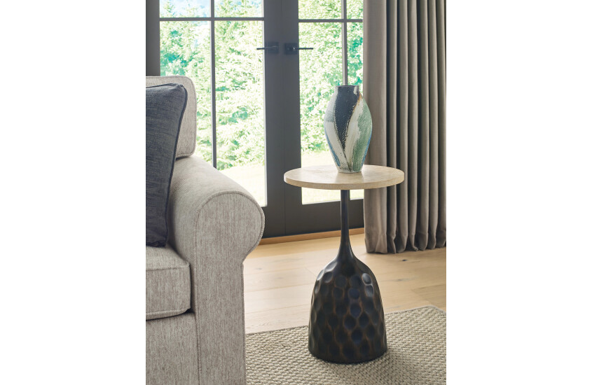 ESSENTIAL ACCENT TABLE Room Image 1